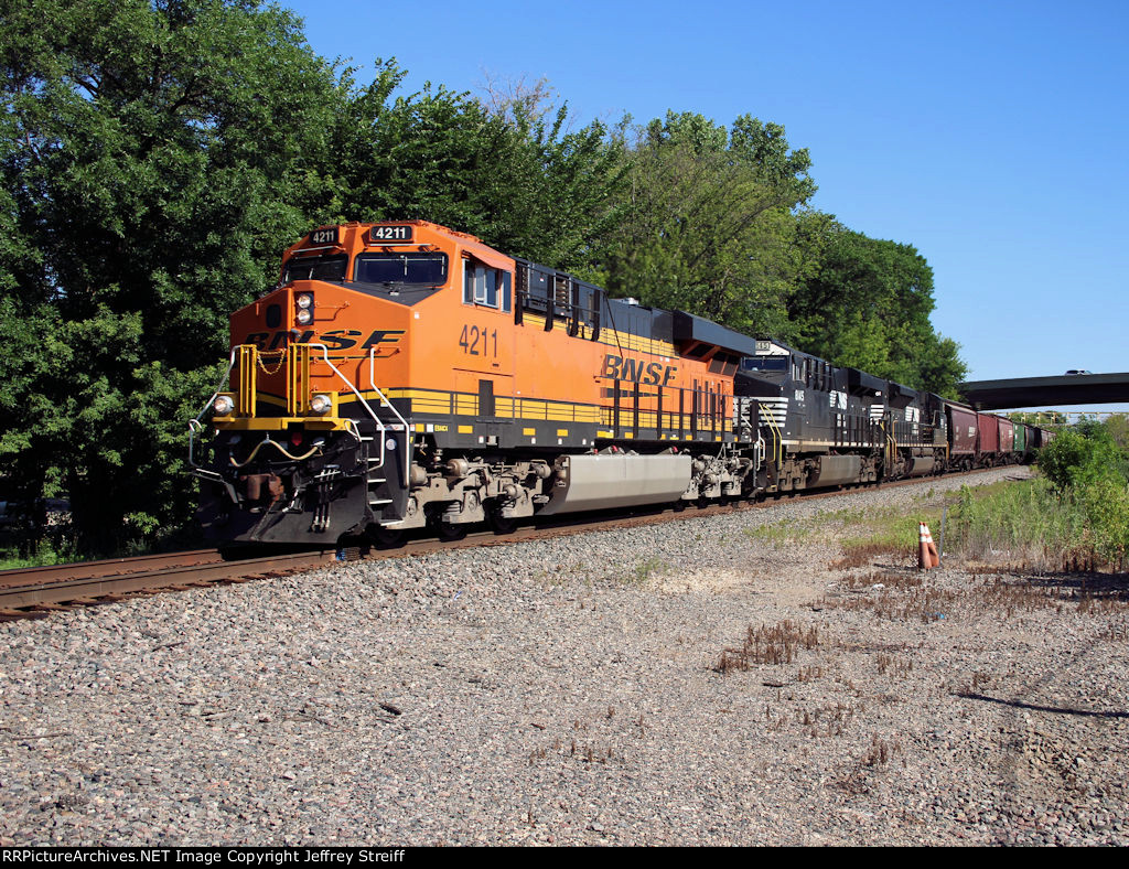 BNSF 4211